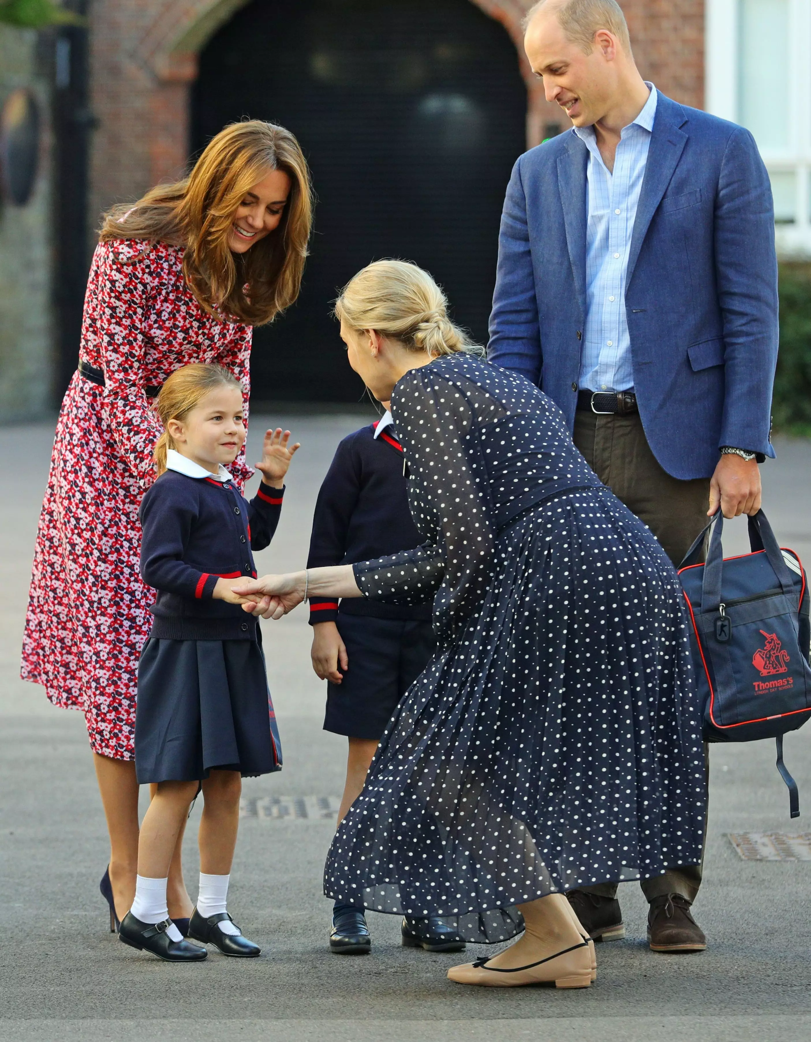 Prins William was trots op prinses Charlotte op haar eerste schooldag.