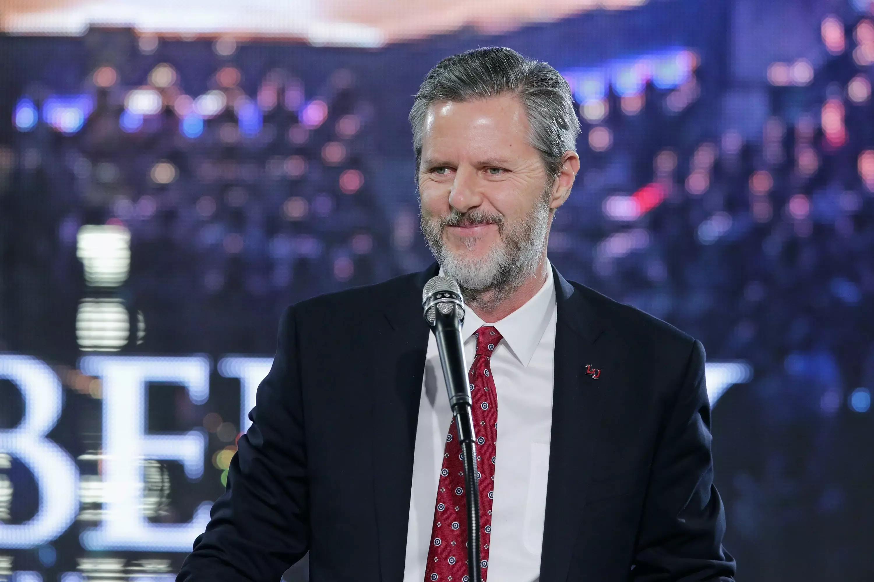 Hoe hebben Donald Trump en Jerry Falwell Jr. elkaar ontmoet? Trump hield een toespraak namens Falwell 18278_2