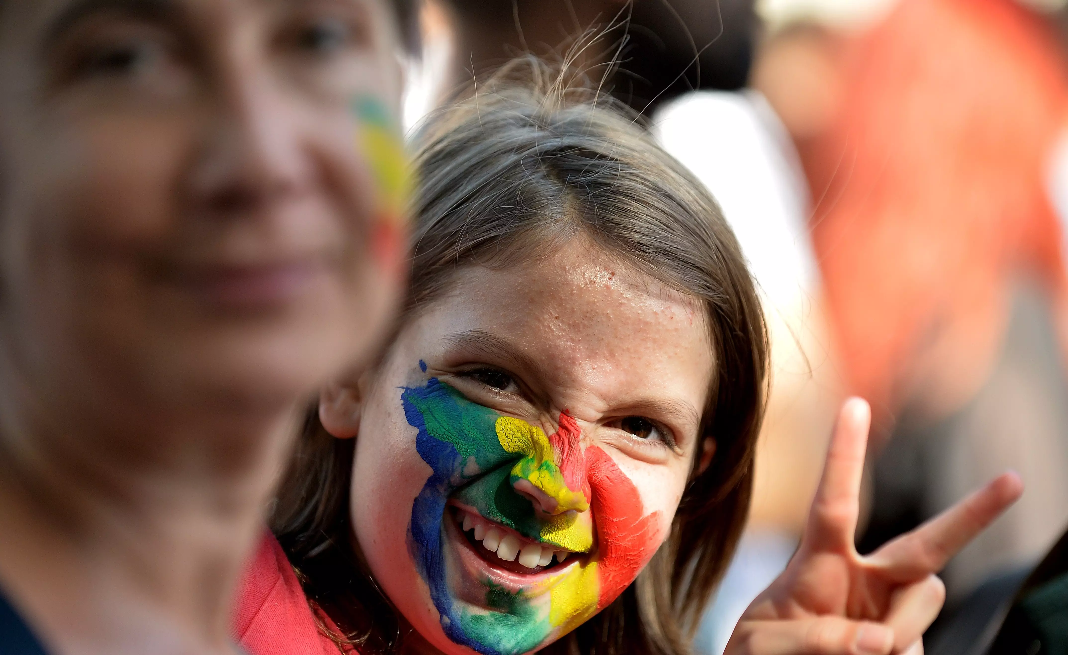 7 spôsobov, ako naučiť svoje deti stať sa LGBT spojencami