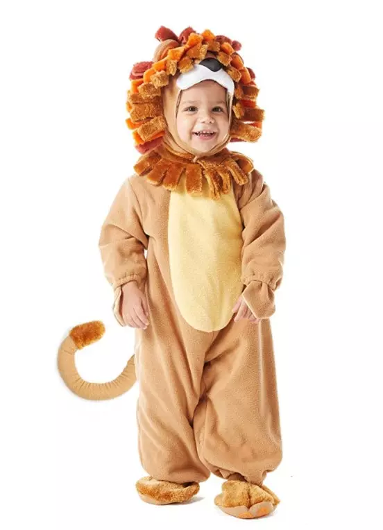 Kanak-kanak kecil memakai kostum singa
