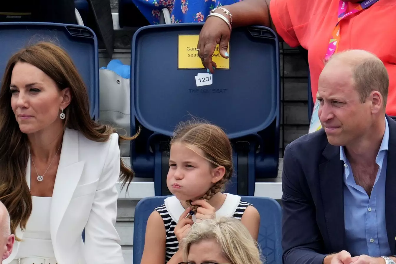 Princess Charlotte te fè egzèsis feminen li.