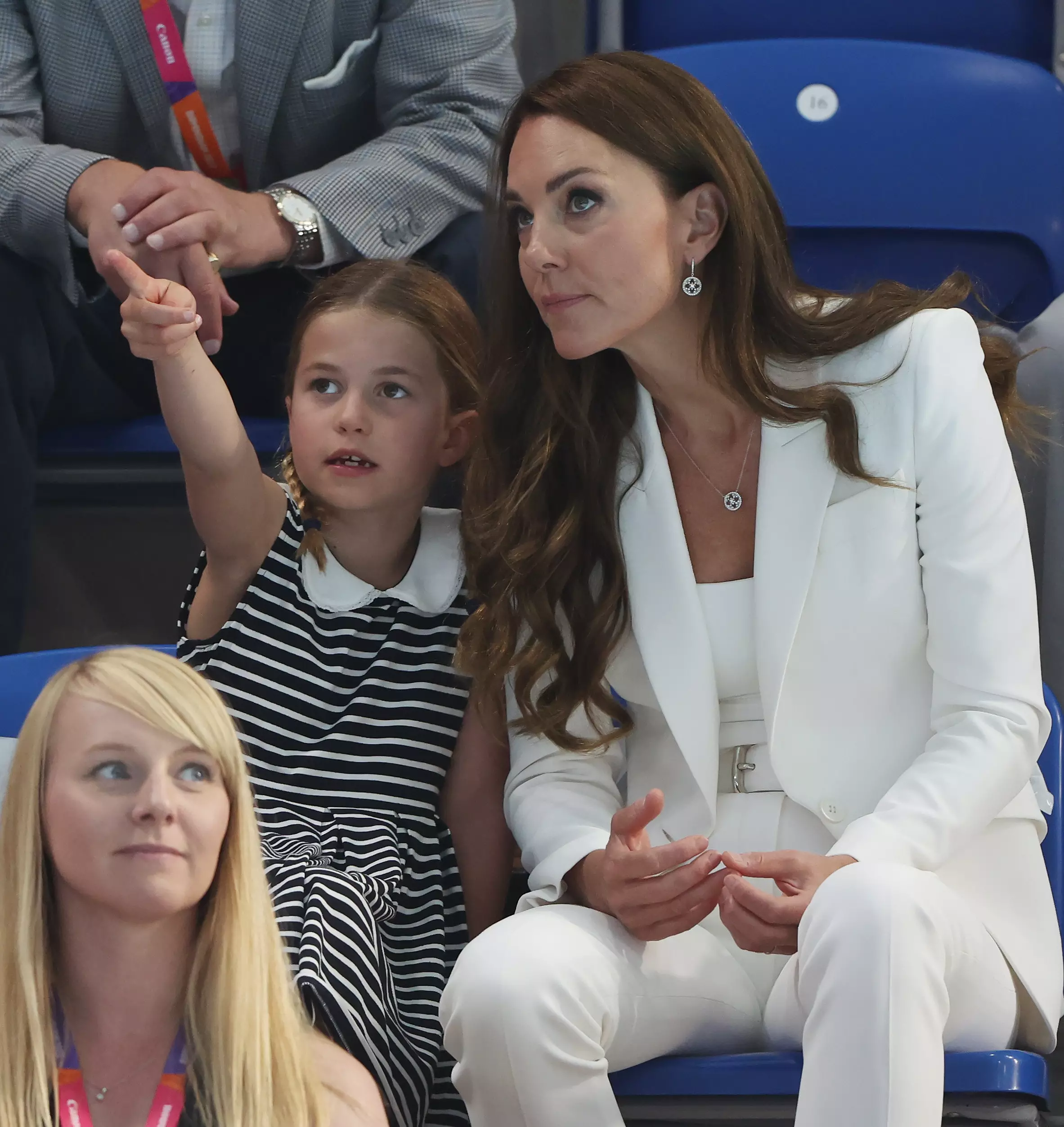 Kate Middleton kızıyla eğlendi.