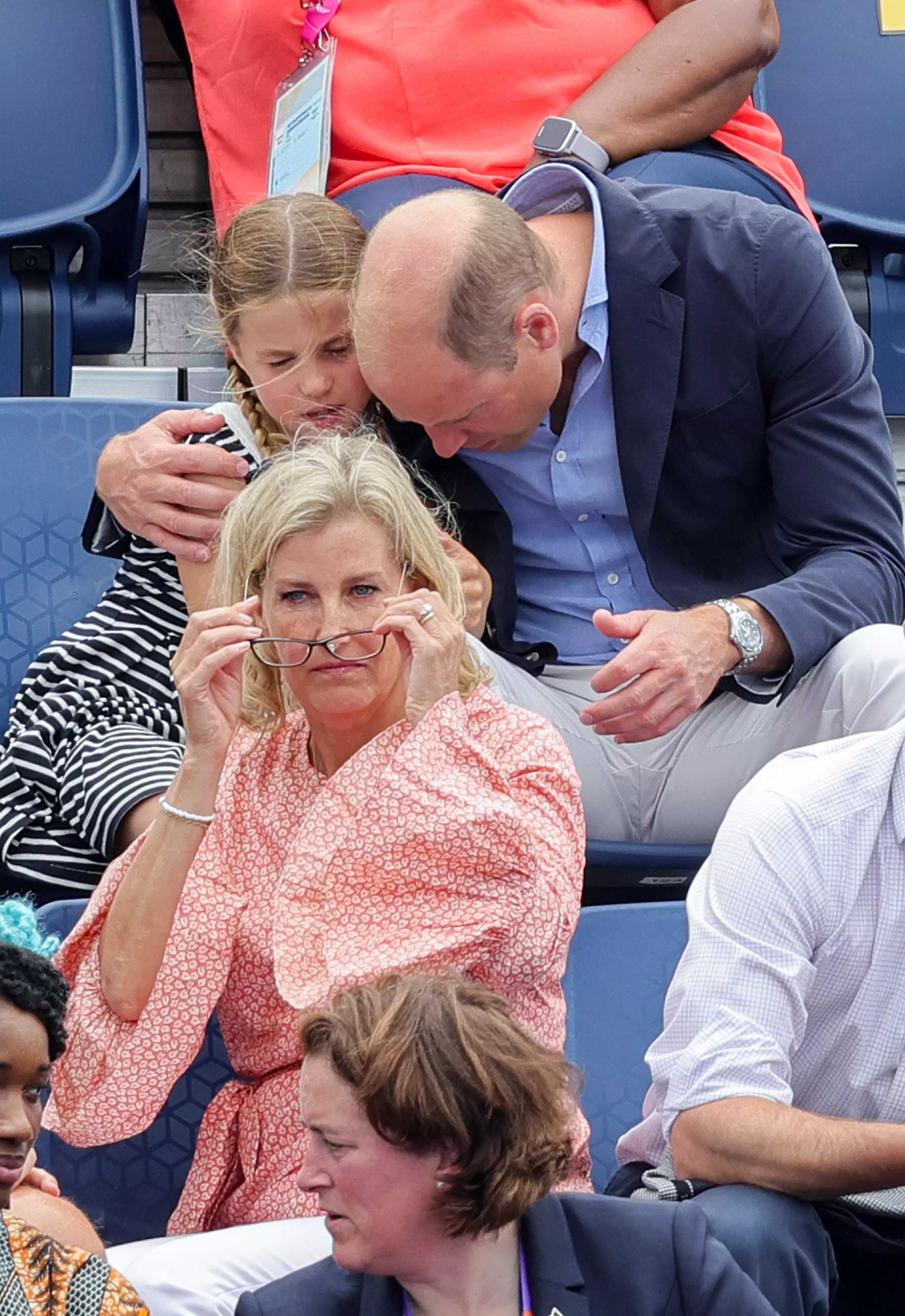 Prinsesse Charlotte fik en kram af far.