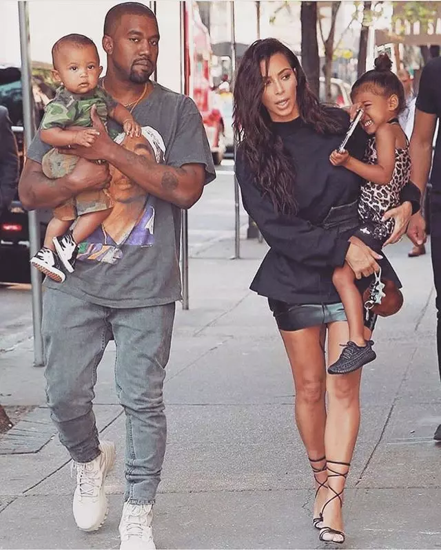 Kim Kardashian Yana son Arewa & Saint Su Zama Masu Bincike na Farko & Yana Da Kyawun Fata 27175_2