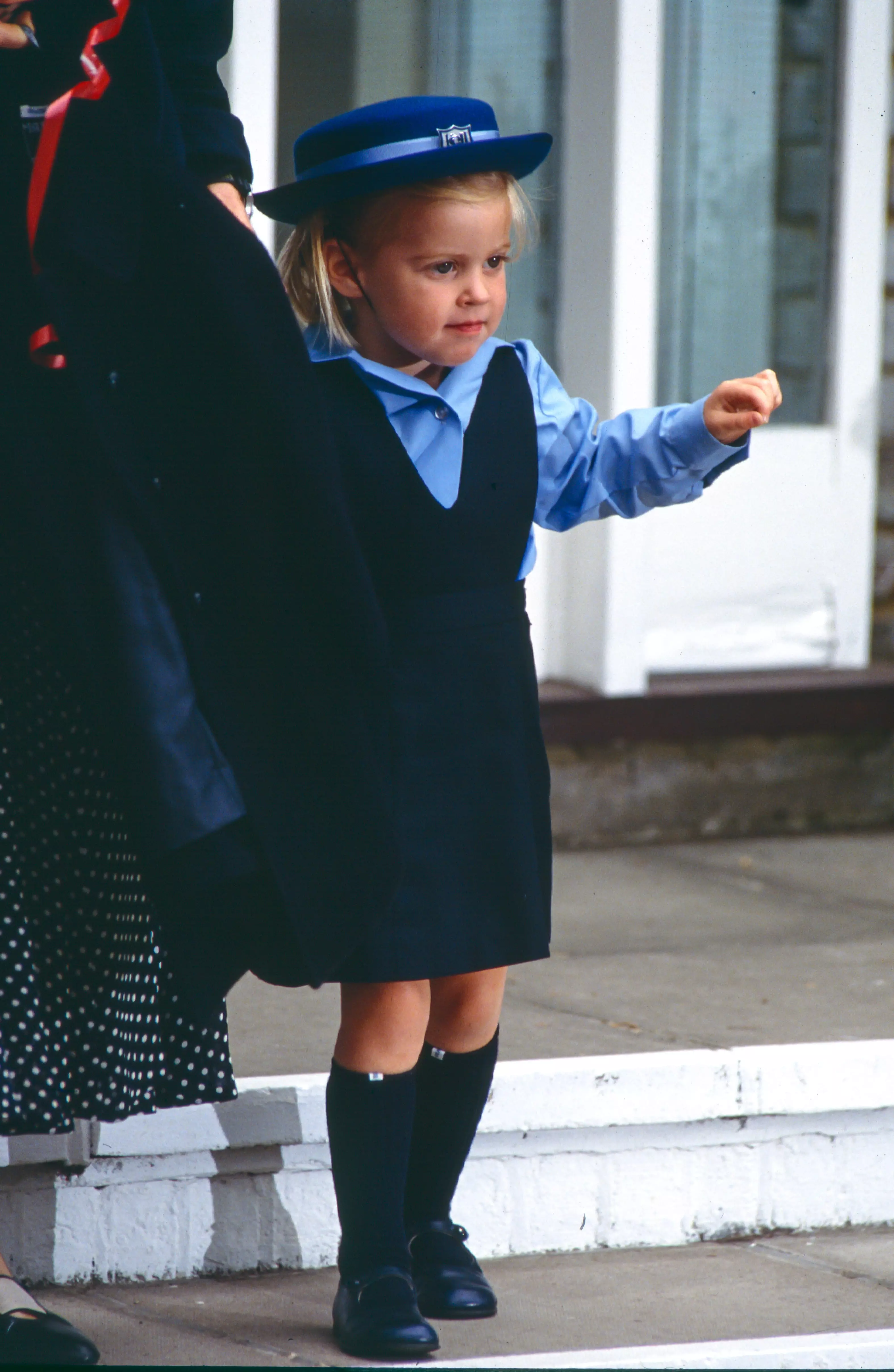 Prinses Beatrice op weg naar school.