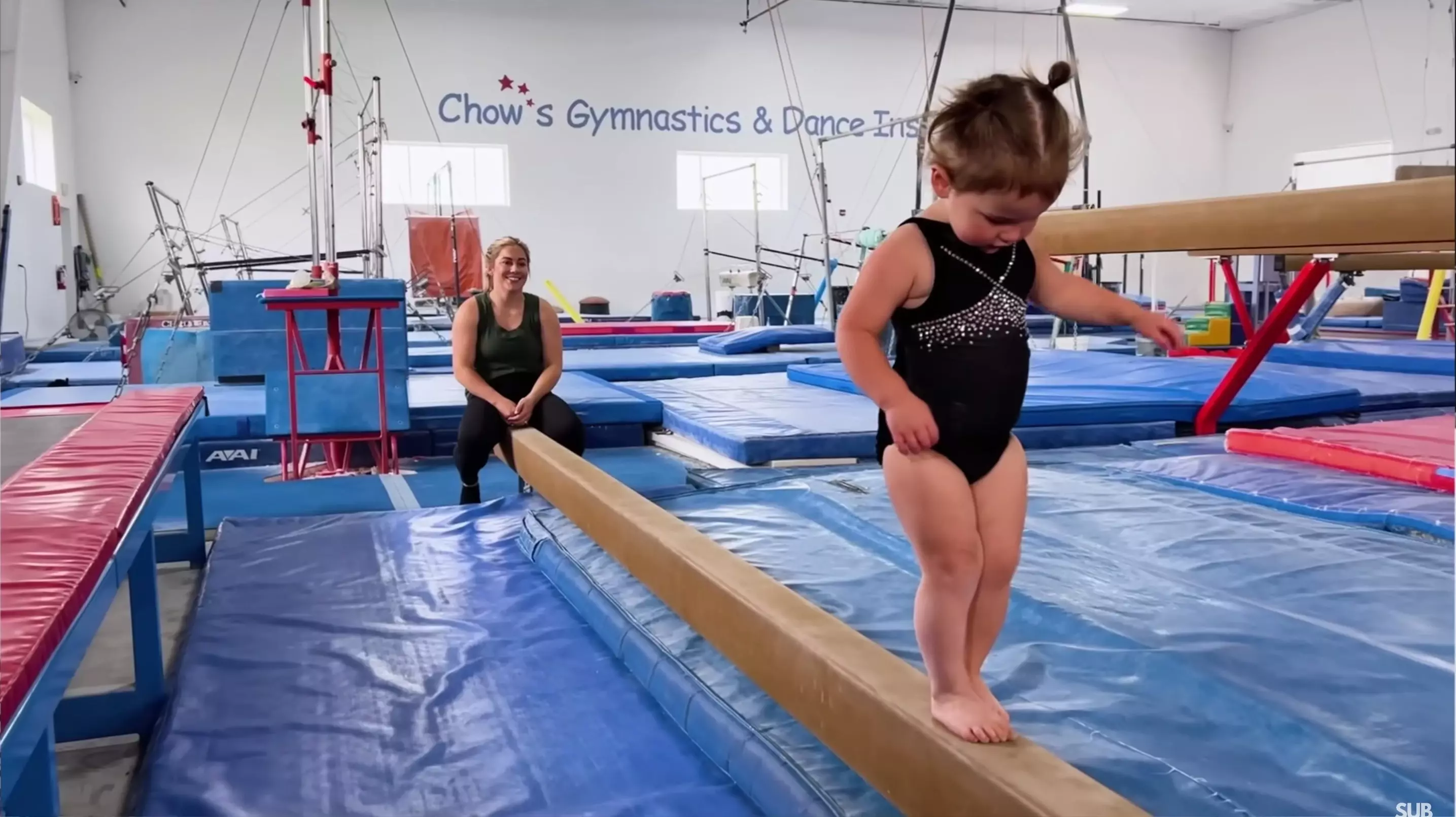 La filla de 2 anys de Shawn Johnson ja és estrella de la gimnàstica a la barra d'equilibri