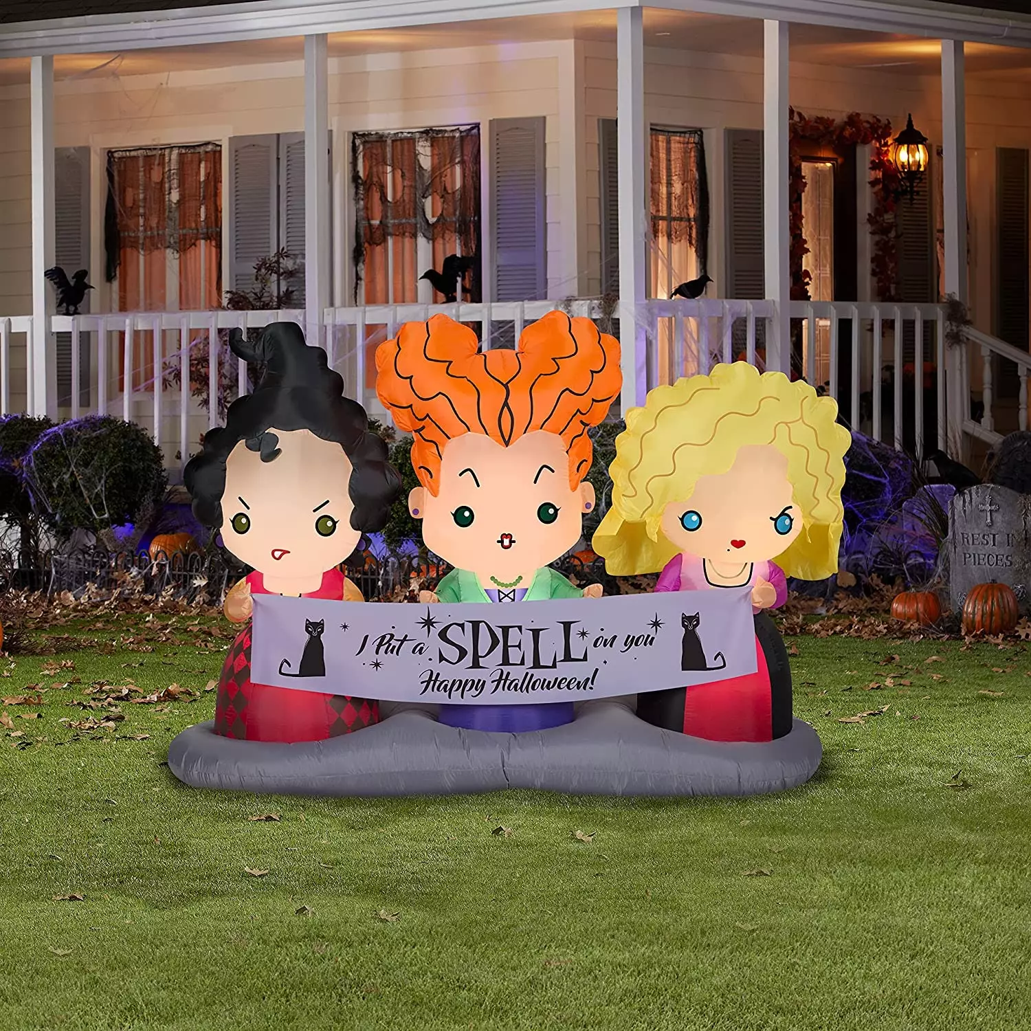 Tora Aya Viral 'Hocus Pocus' Sanderson Sisters Inflatables Kutanga pamadhora makumi mashanu nematanhatu