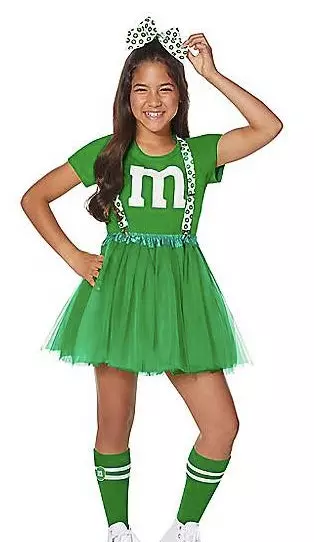 Teenager liebes kostum tal-M&M Halloween