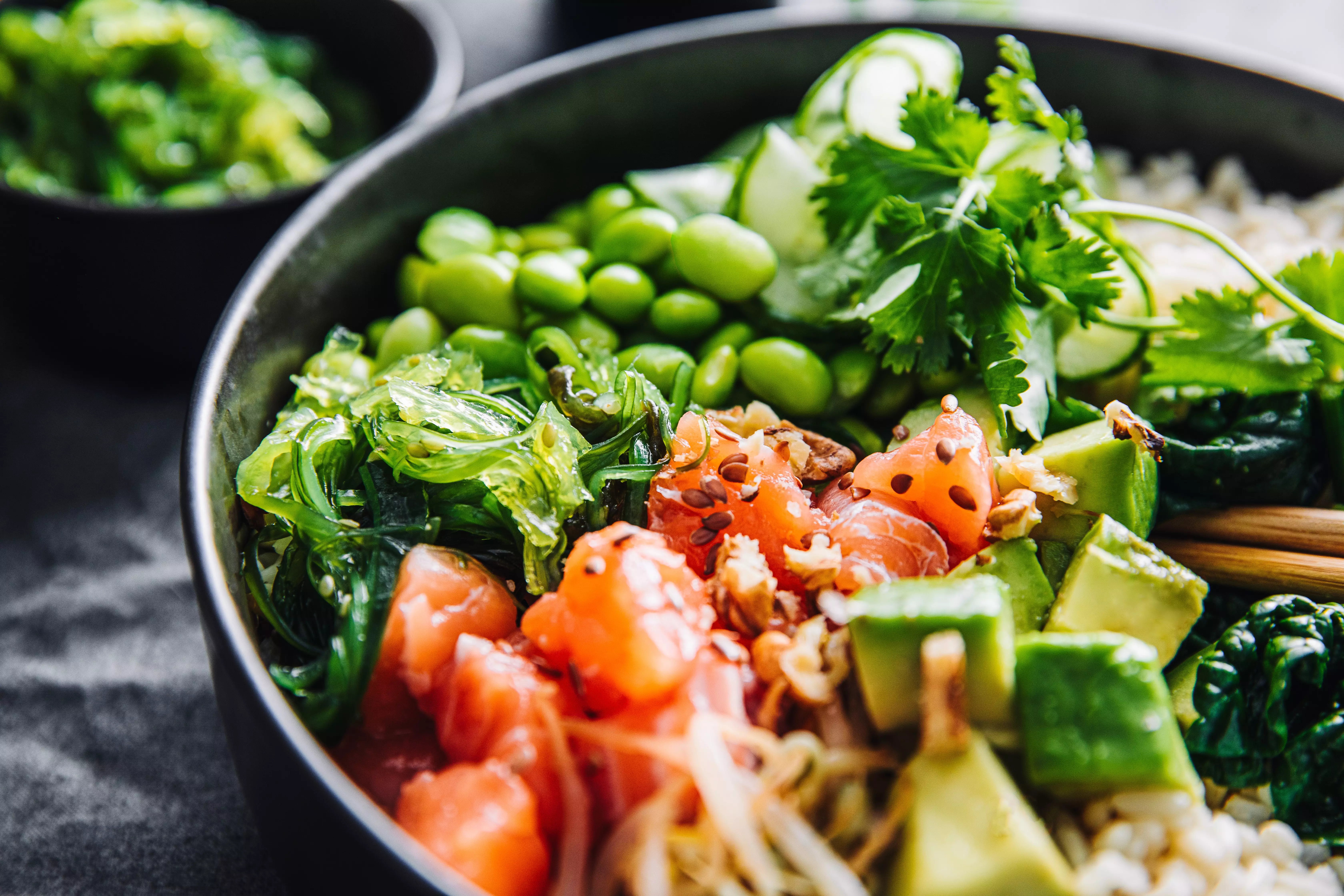 Narito Ang Deal Sa Pagpapasya Sa Lahat Ng Mga Poke Bowl Cravings Habang Buntis