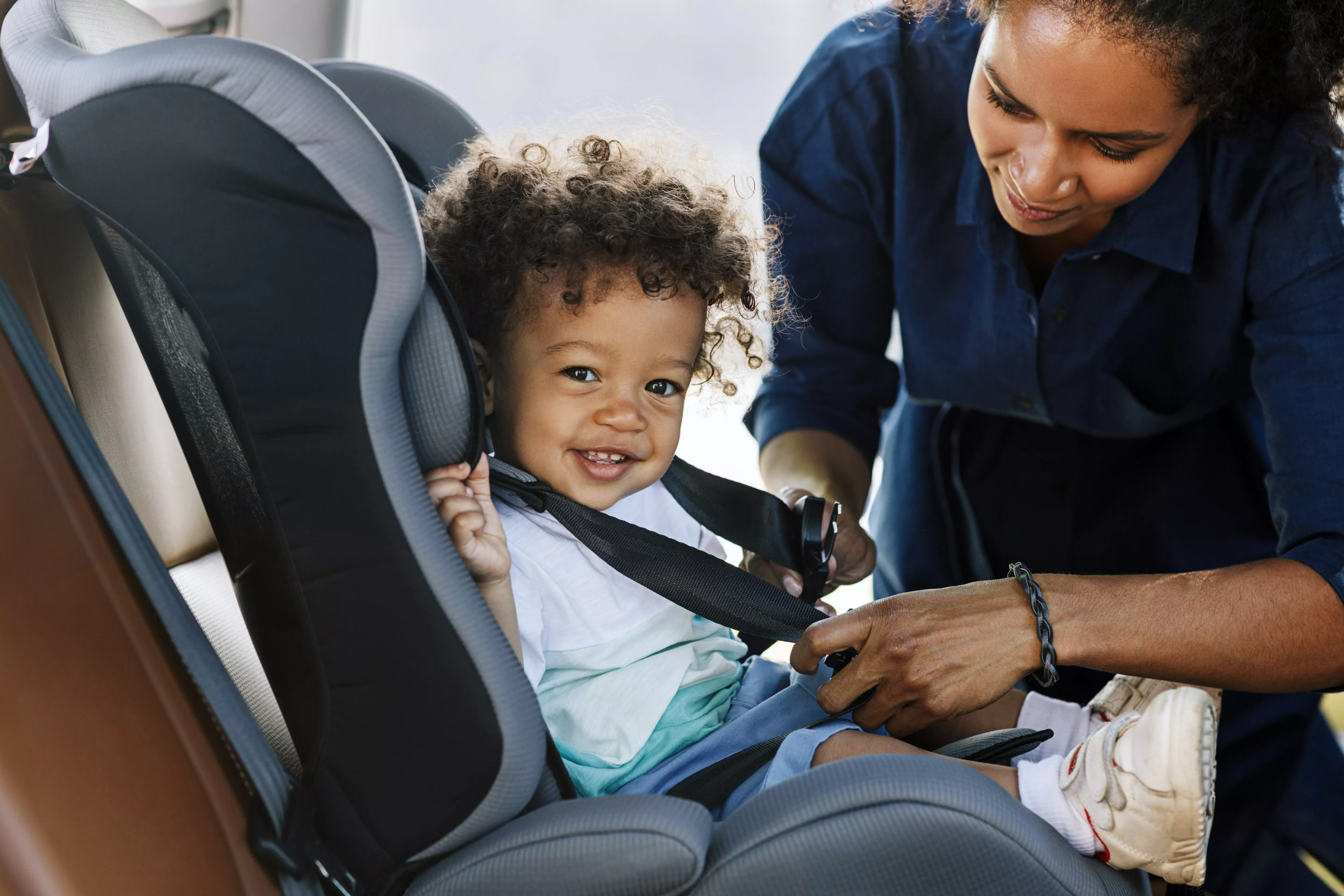 Ces sièges d'auto convertibles sont très bien notés et approuvés par les parents - et un à moins de 200 $