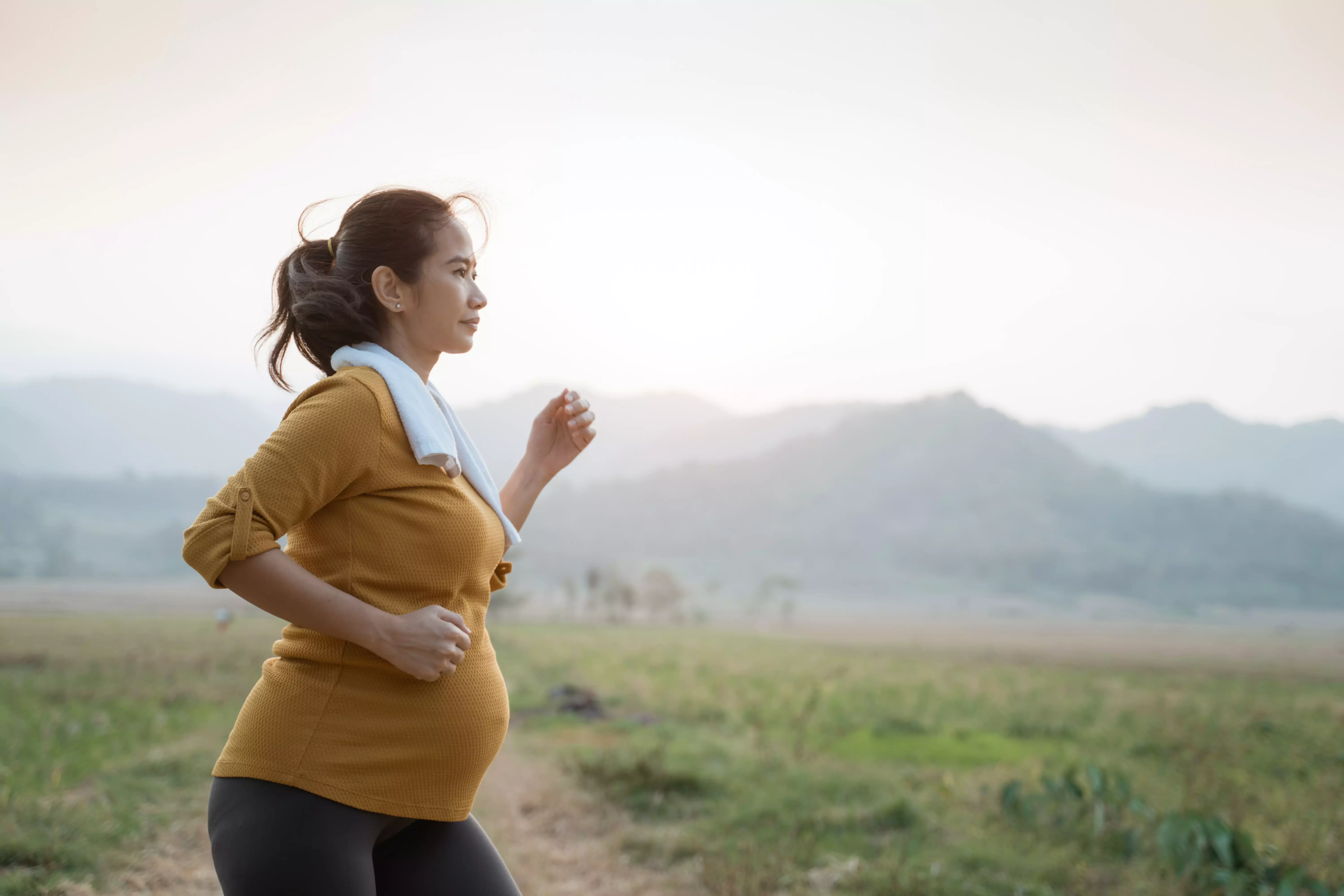 Ang Pagdagan ba Usa ka Marathon Panahon sa Pagmabdos Usa ka Dili Maayo nga Ideya? Mga Doktor Nagtimbang