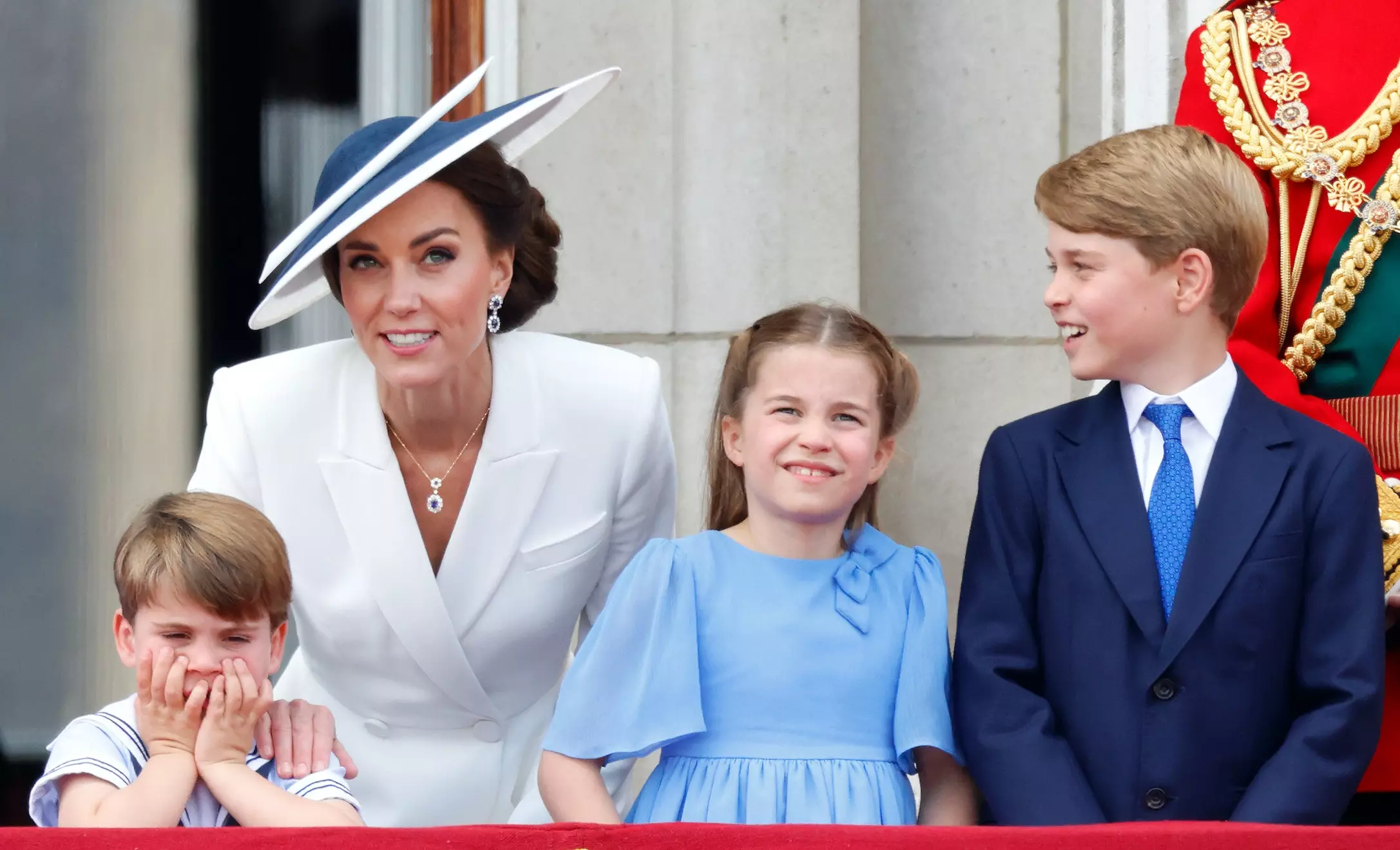 Kaswal nga gidala ni Kate Middleton ang iyang mga anak sa usa ka trampoline park sama sa usa ka cool nga inahan