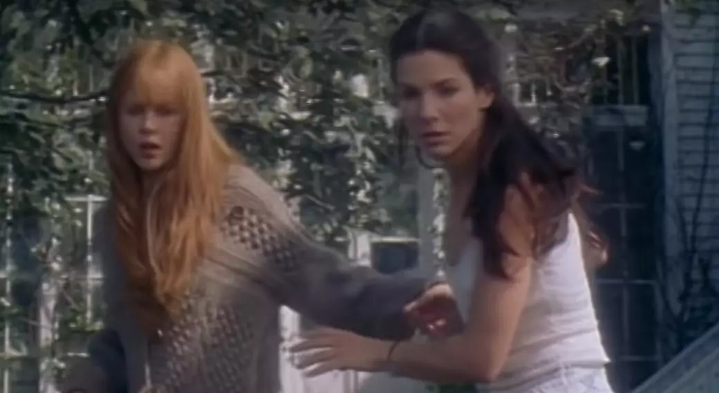 Filmstill af Nicole Kidman og Sandra Bullock i 'Practical Magic'