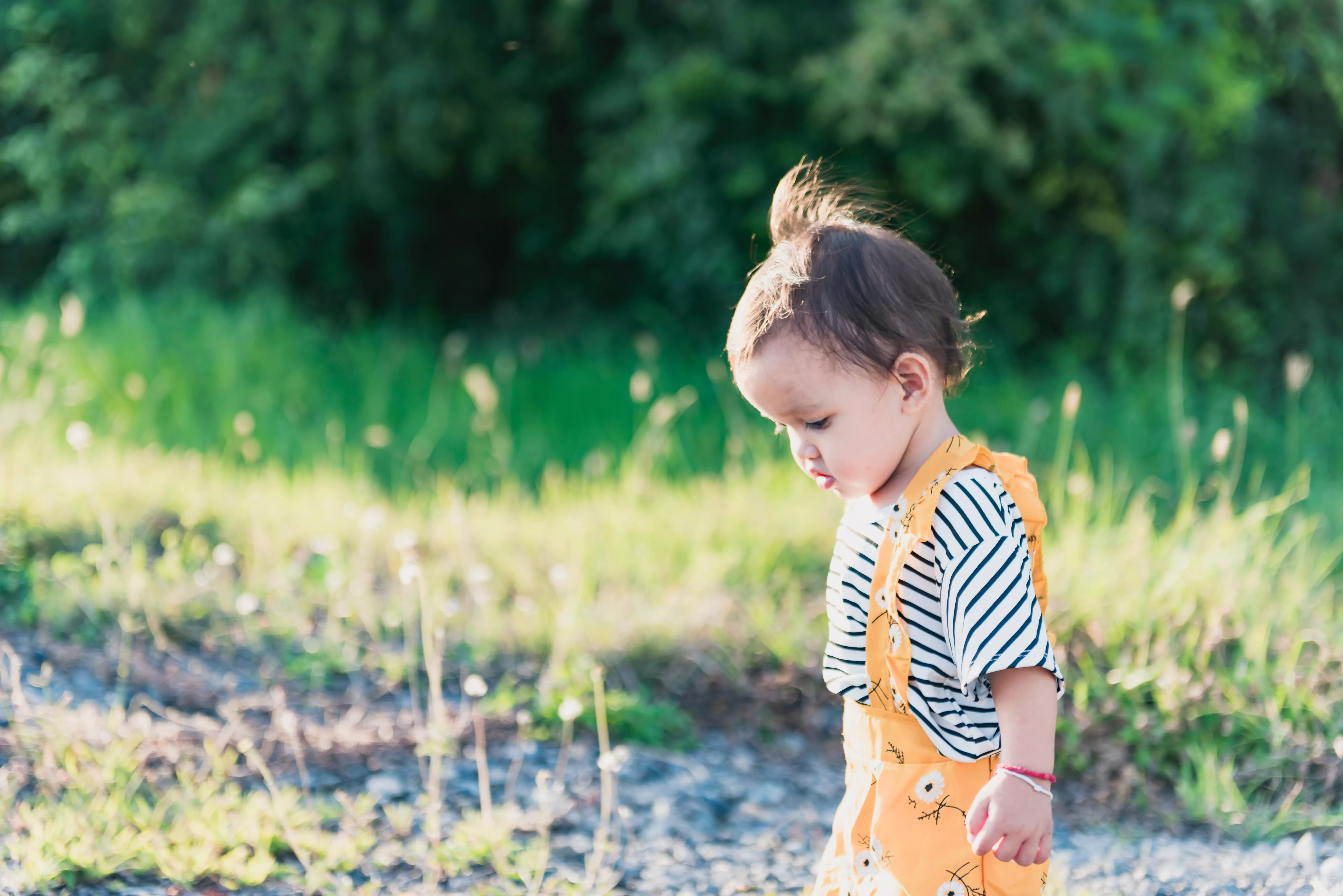 21 aardse babymeisjesnamen voor je kleine natuurkracht