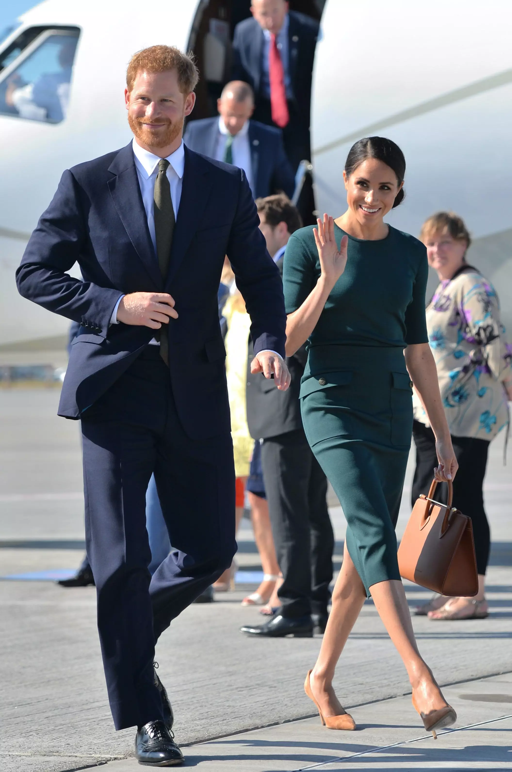 Meghan Markle va Keyt Middleton shamolli kun garderobidagi nosozliklardan shunday qochishadi 57581_2