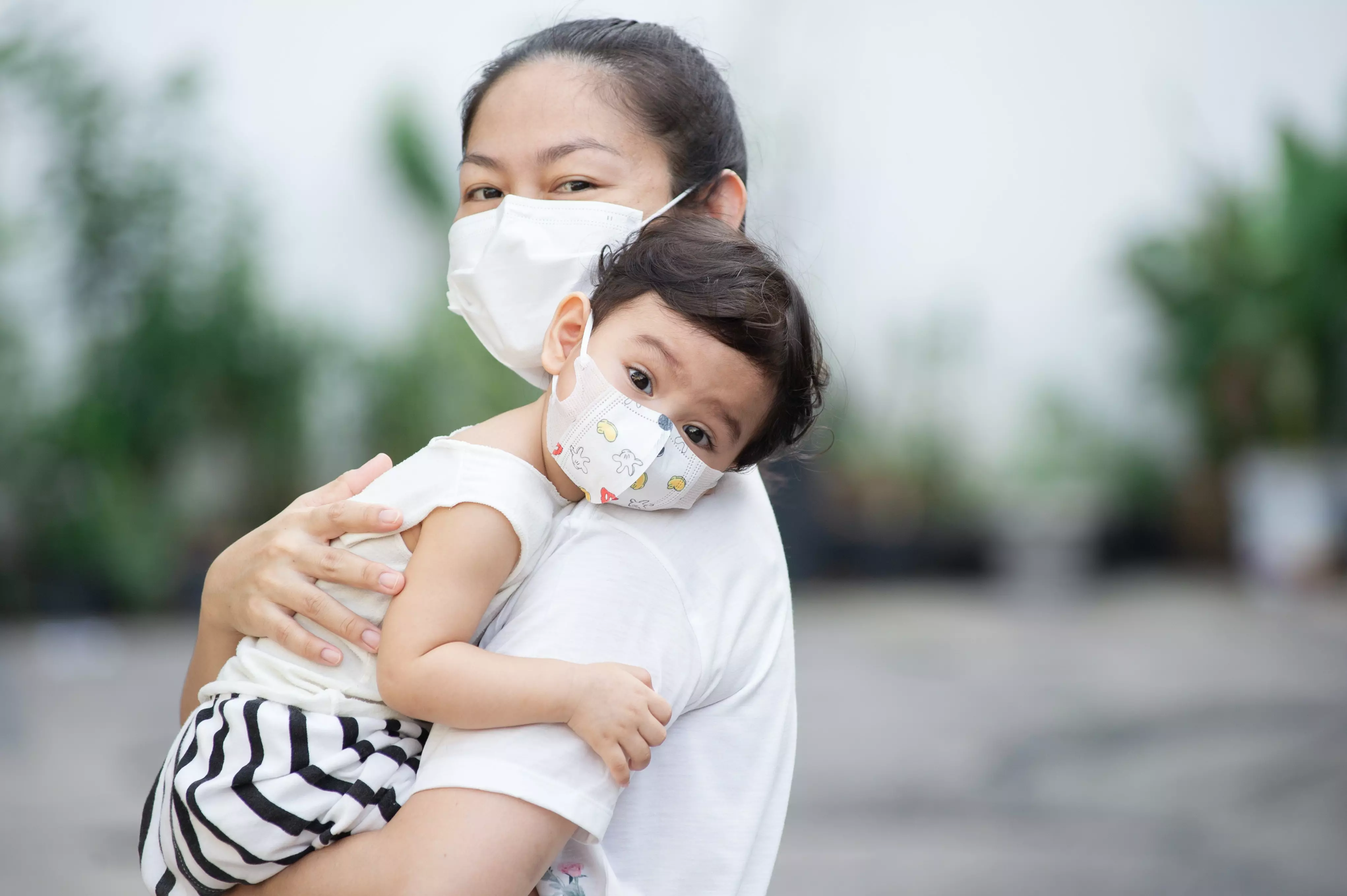 Las diferencias entre las vacunas Moderna y Pfizer para niños menores de 5 años