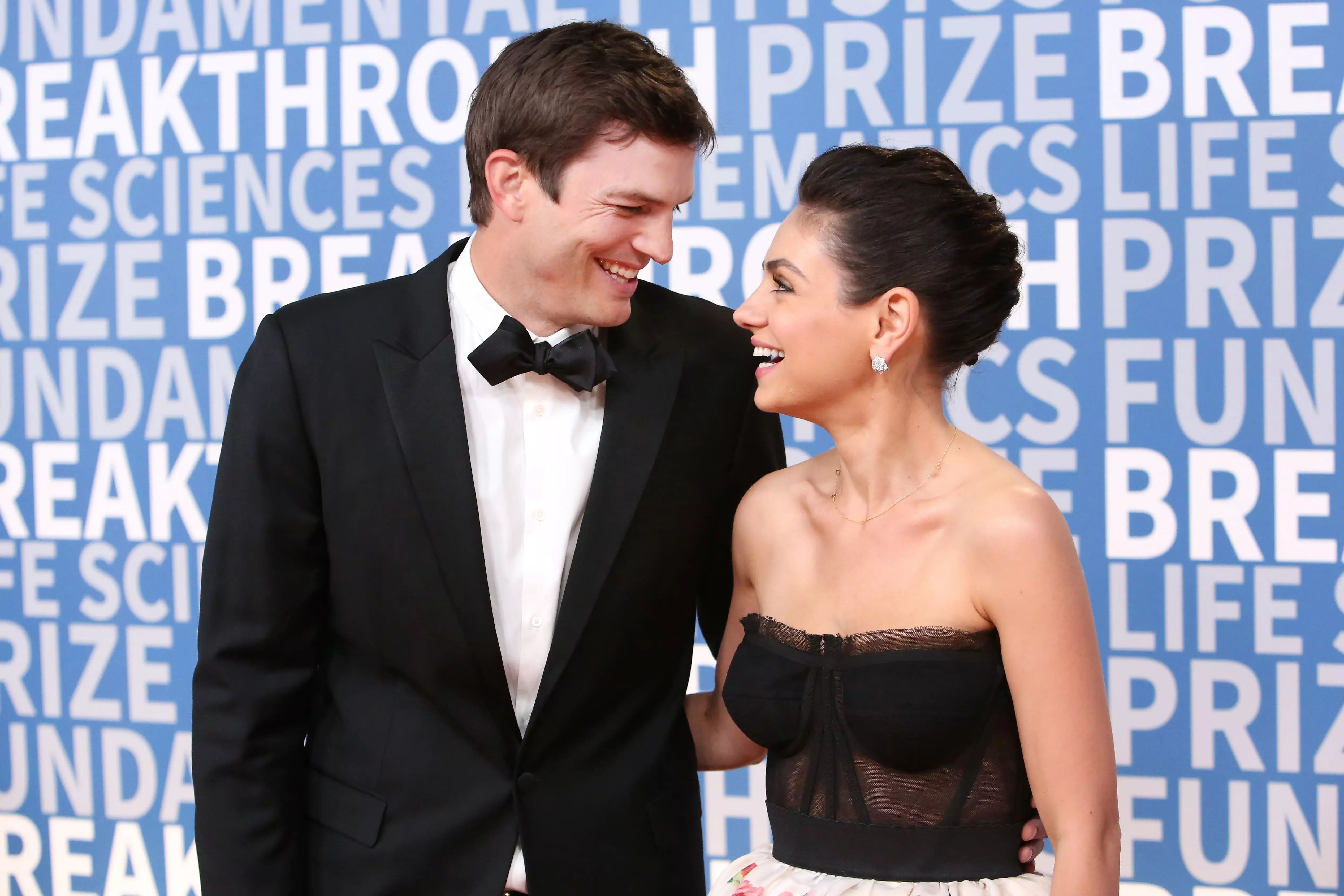 Gesper, Amarga Crita Bulan Madu Mila Kunis & Ashton Kutcher Iku Liar 62373_2