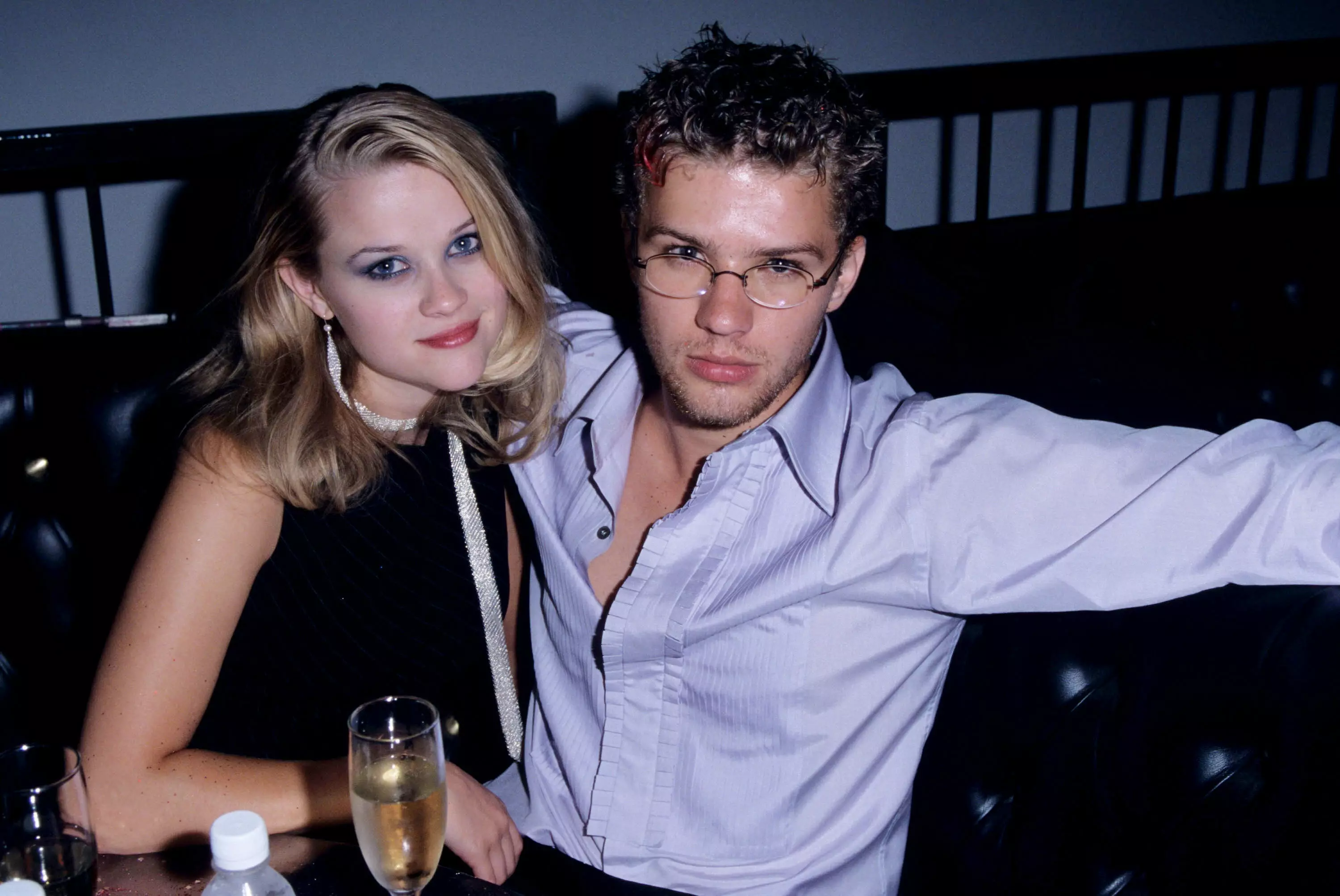 Reese Witherspoon & Ryan Phillippe ba Keteka Kalo ea Mora oa Deacon ka Senepe se Monate