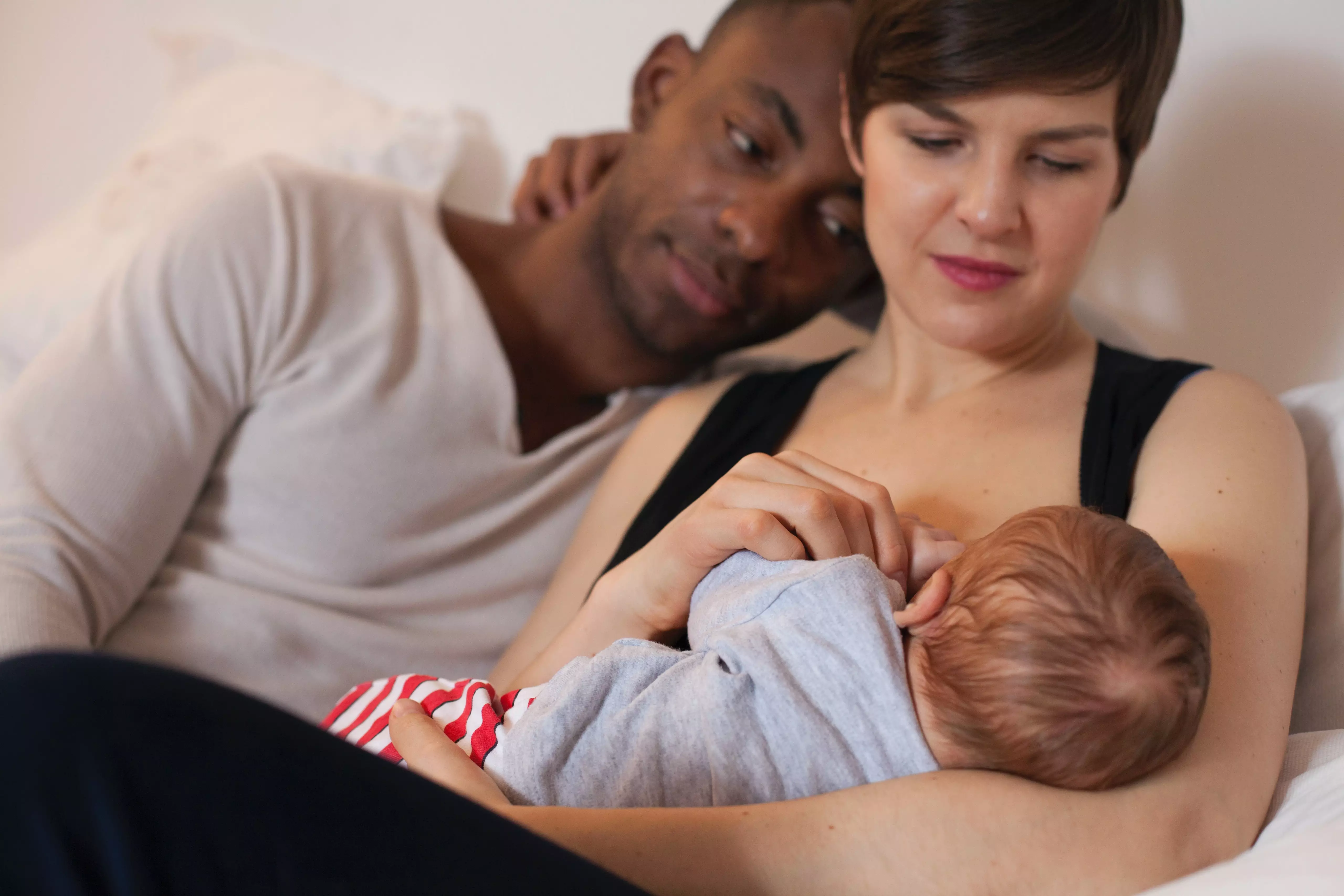 omm tredda’ mal-papà, kif il-papà jistgħu jgħinu fit-treddigħ