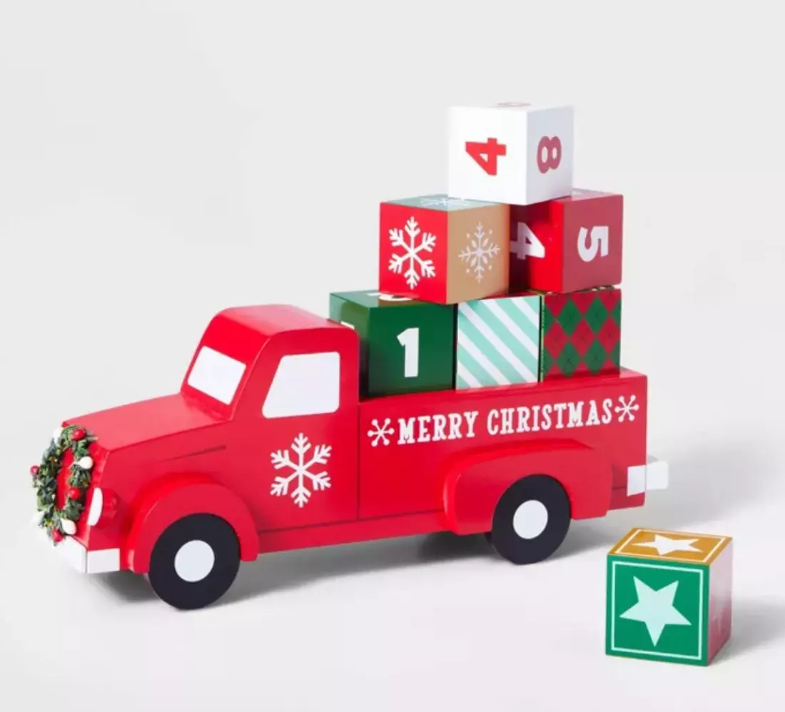 Dieser Red Truck with Countdown Blocks Adventskalender ist in der Wondershop-Sammlung von Target erhältlich ...