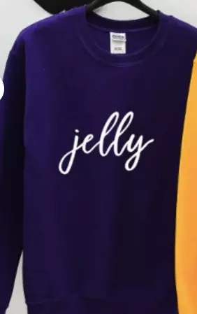 Peysa sem á stendur Jelly