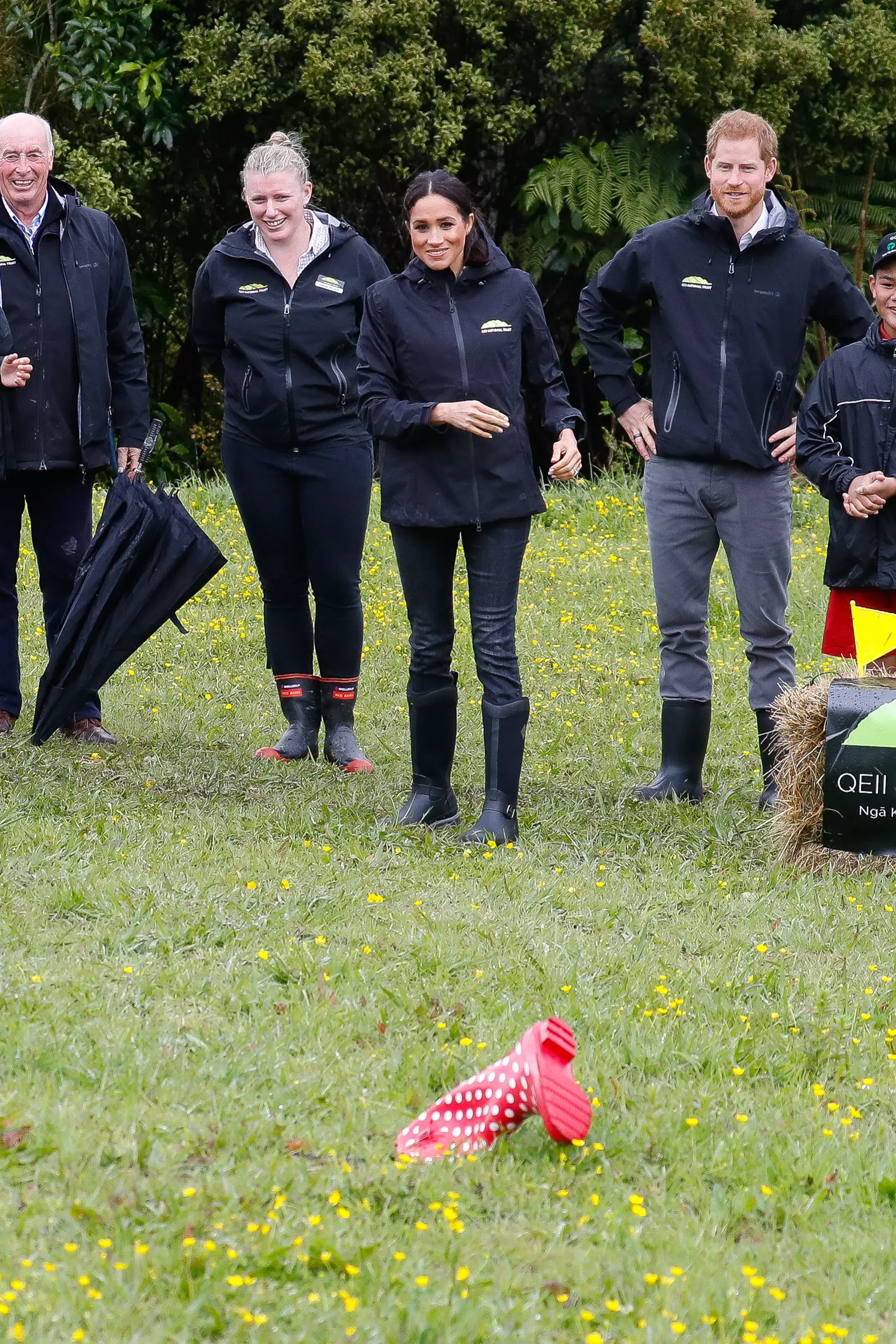 Meghan Markle hadde på seg regnstøvler.