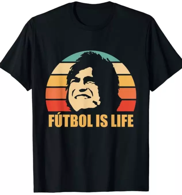 Futbol Is Life Shirt යනු විශිෂ්ට Ted Lasso තෑග්ගකි